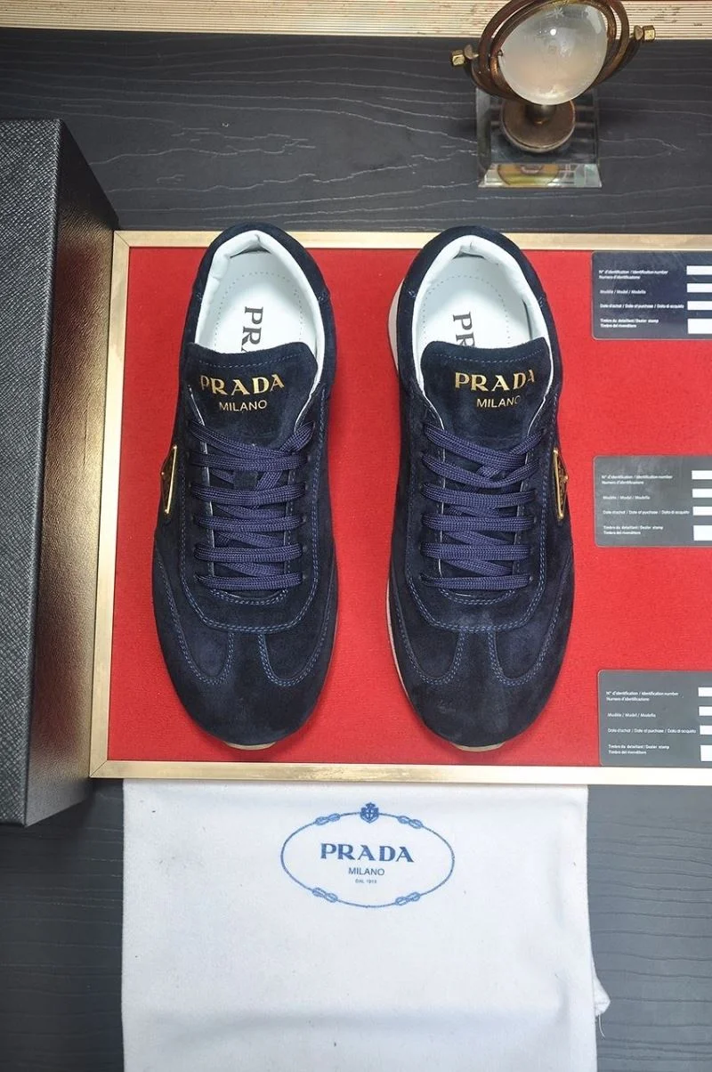 Top mirror Prada Low Shoes