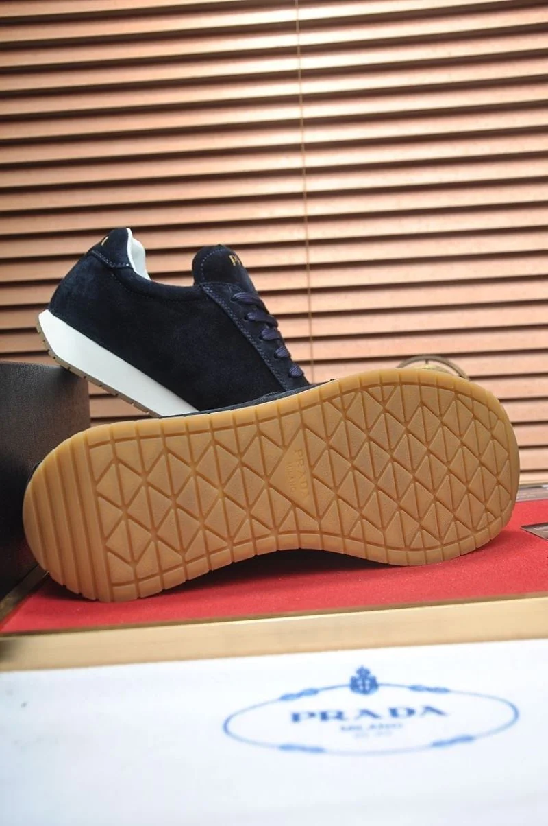 Top mirror Prada Low Shoes