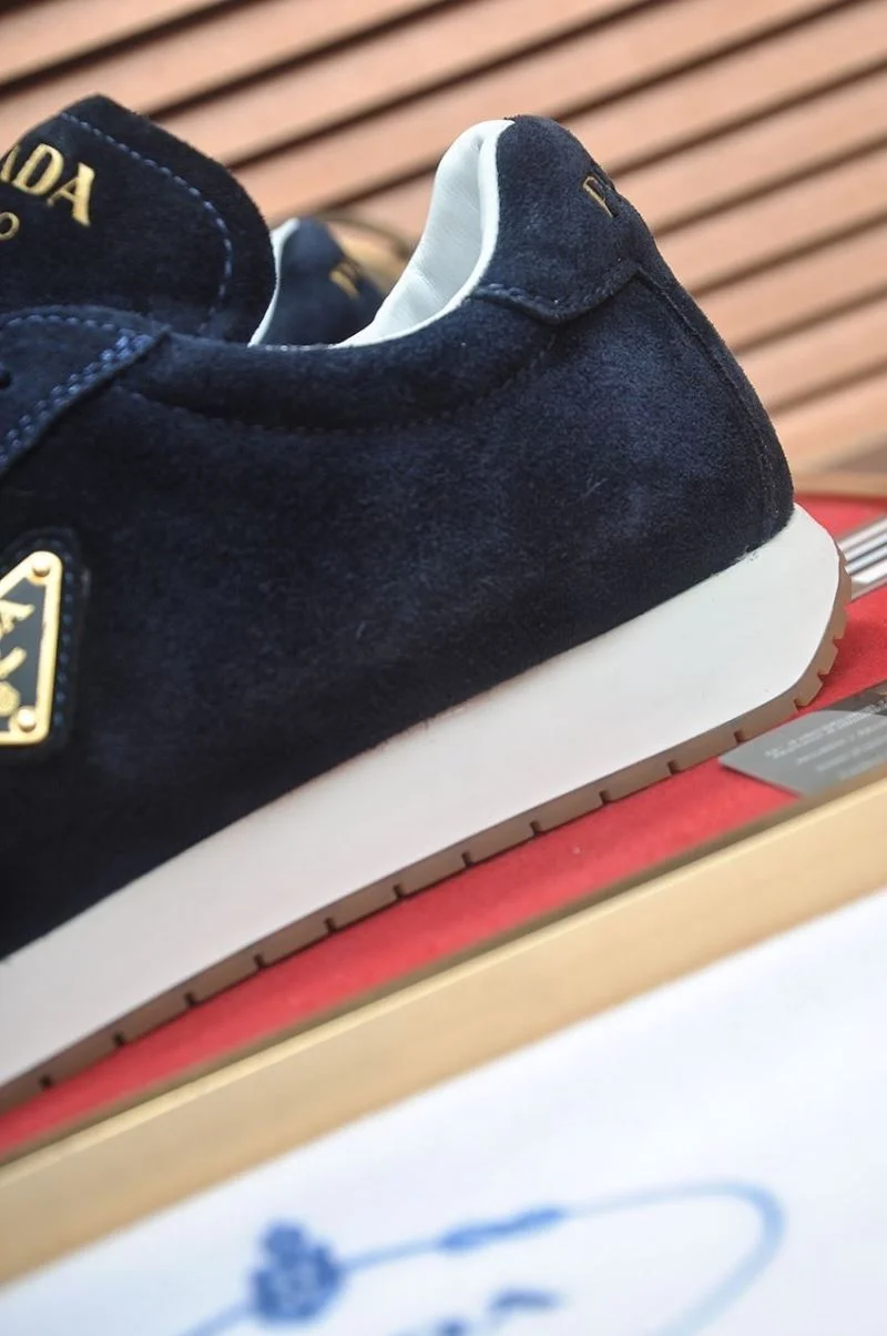 Top mirror Prada Low Shoes