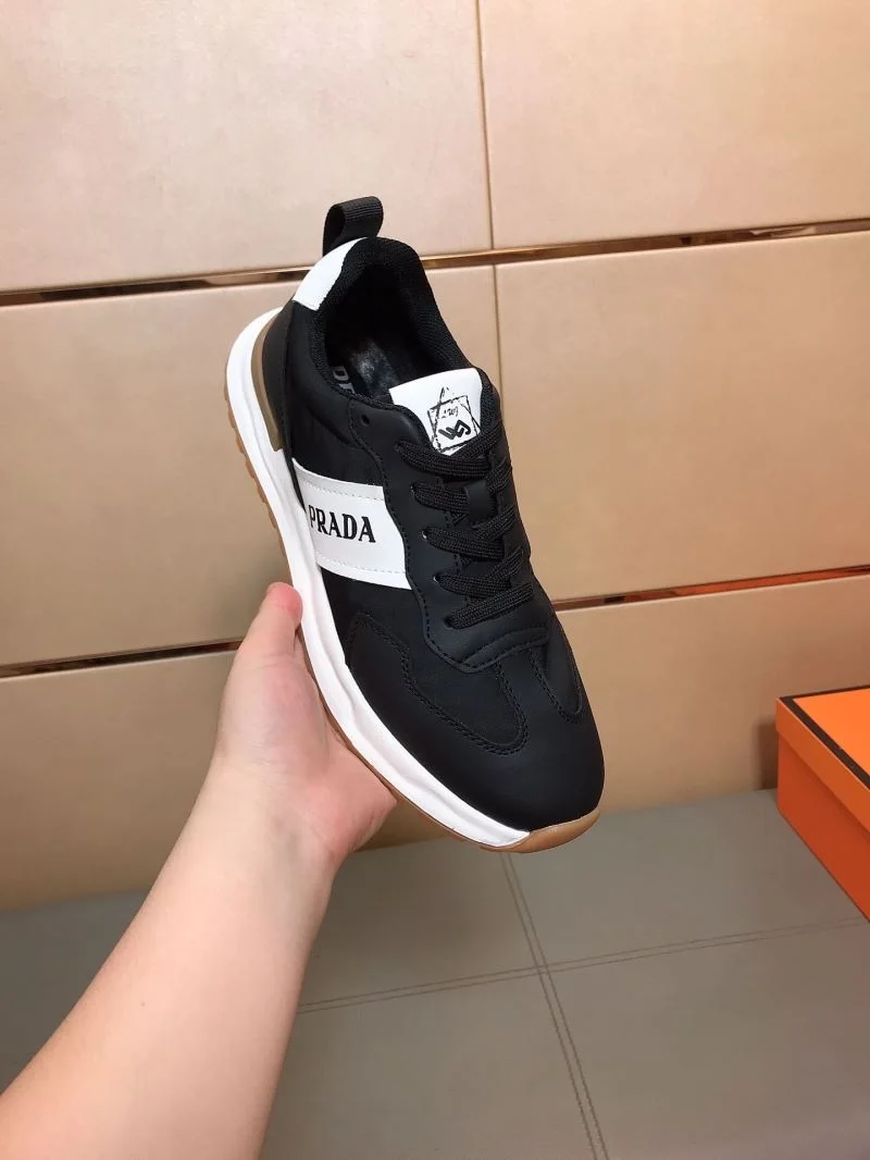 Accurate model Prada Low Shoes