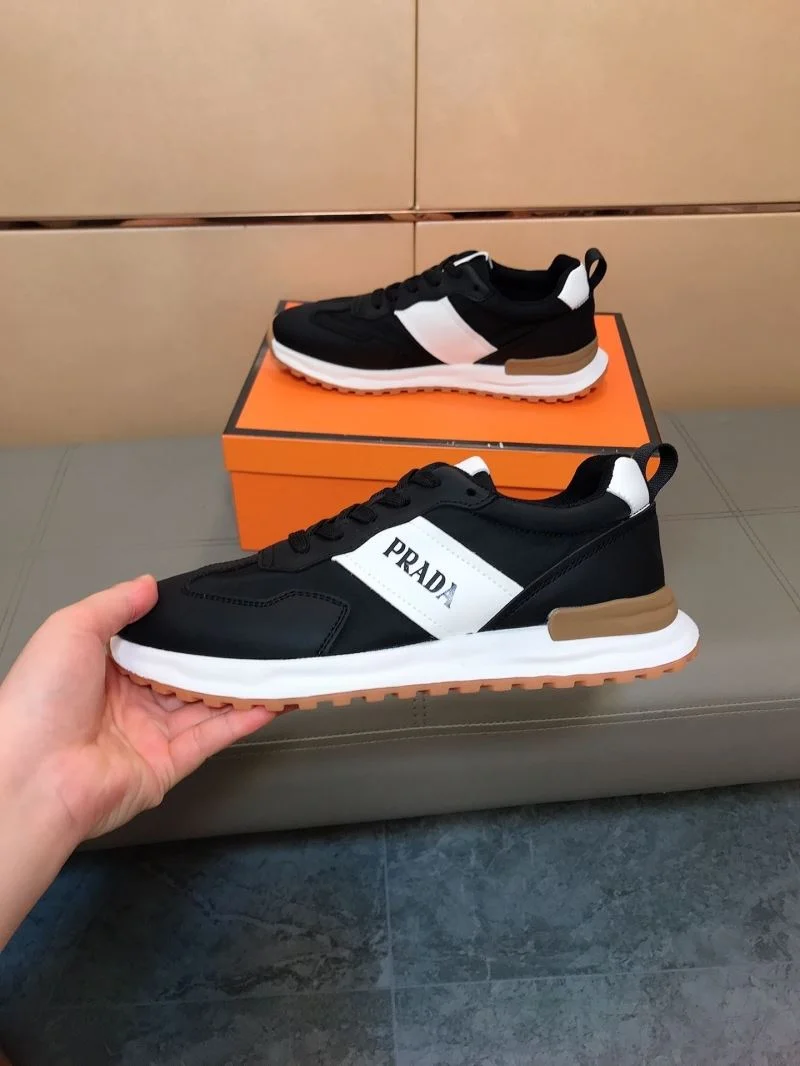 Accurate model Prada Low Shoes