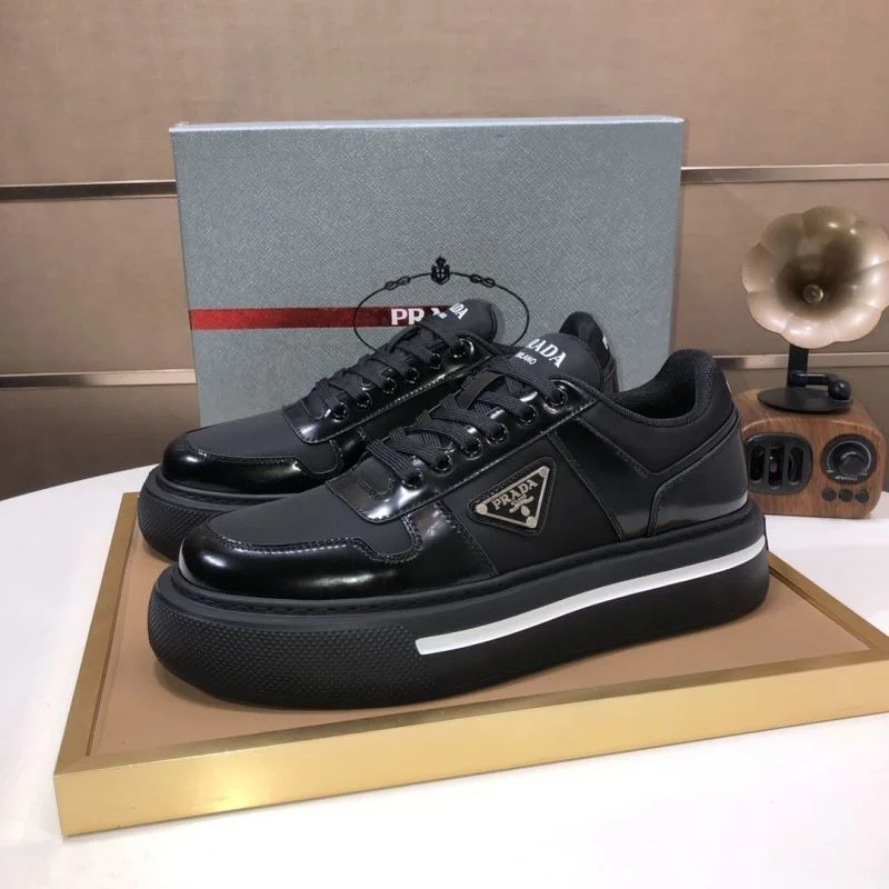 Accurate model Prada Low Shoes