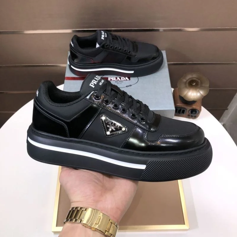 Accurate model Prada Low Shoes