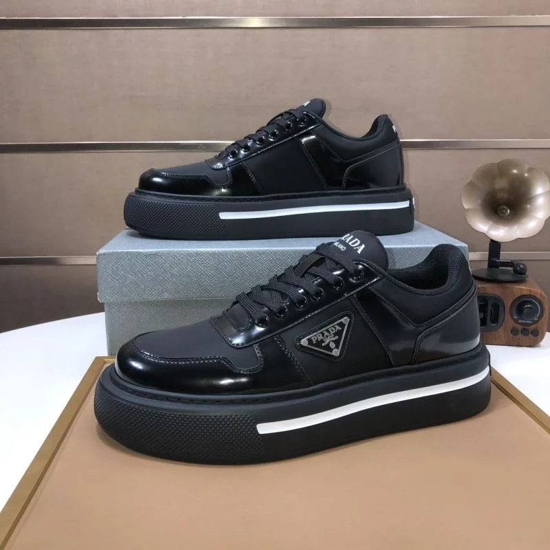 Accurate model Prada Low Shoes