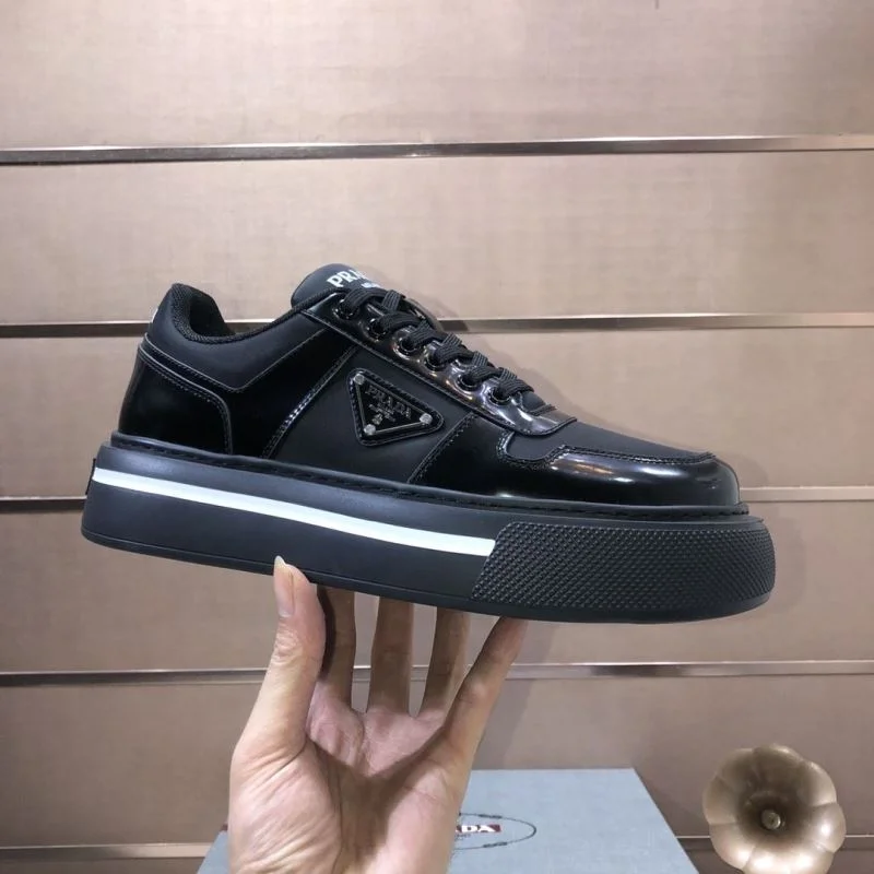 Accurate model Prada Low Shoes