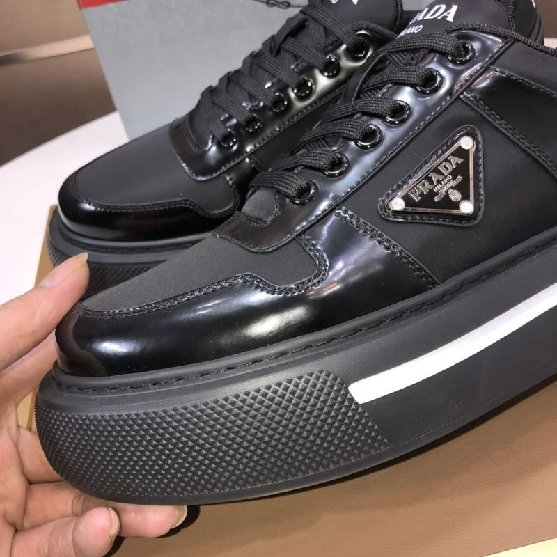 Accurate model Prada Low Shoes