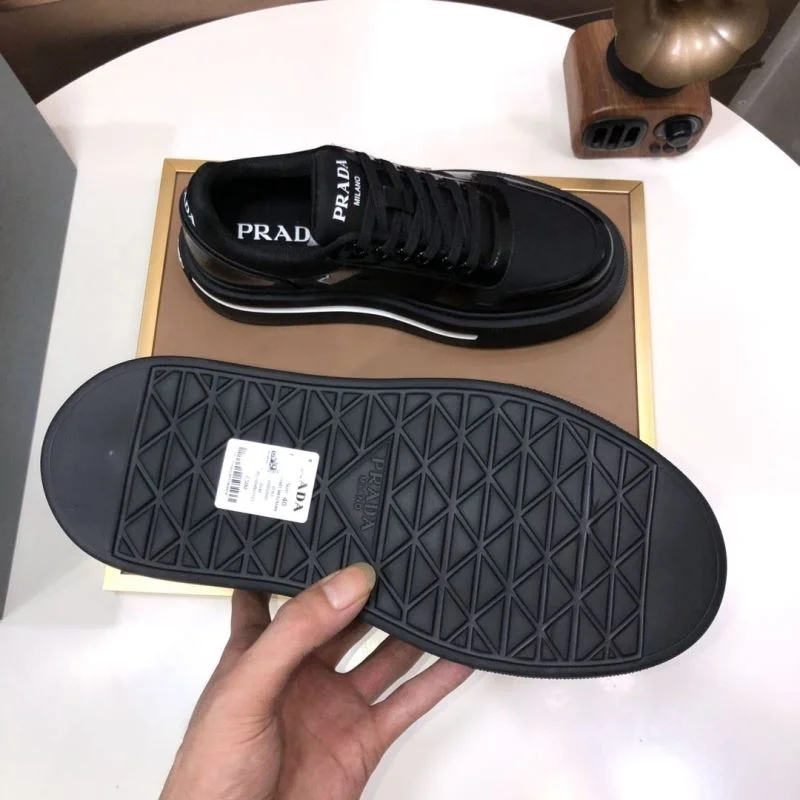 Accurate model Prada Low Shoes