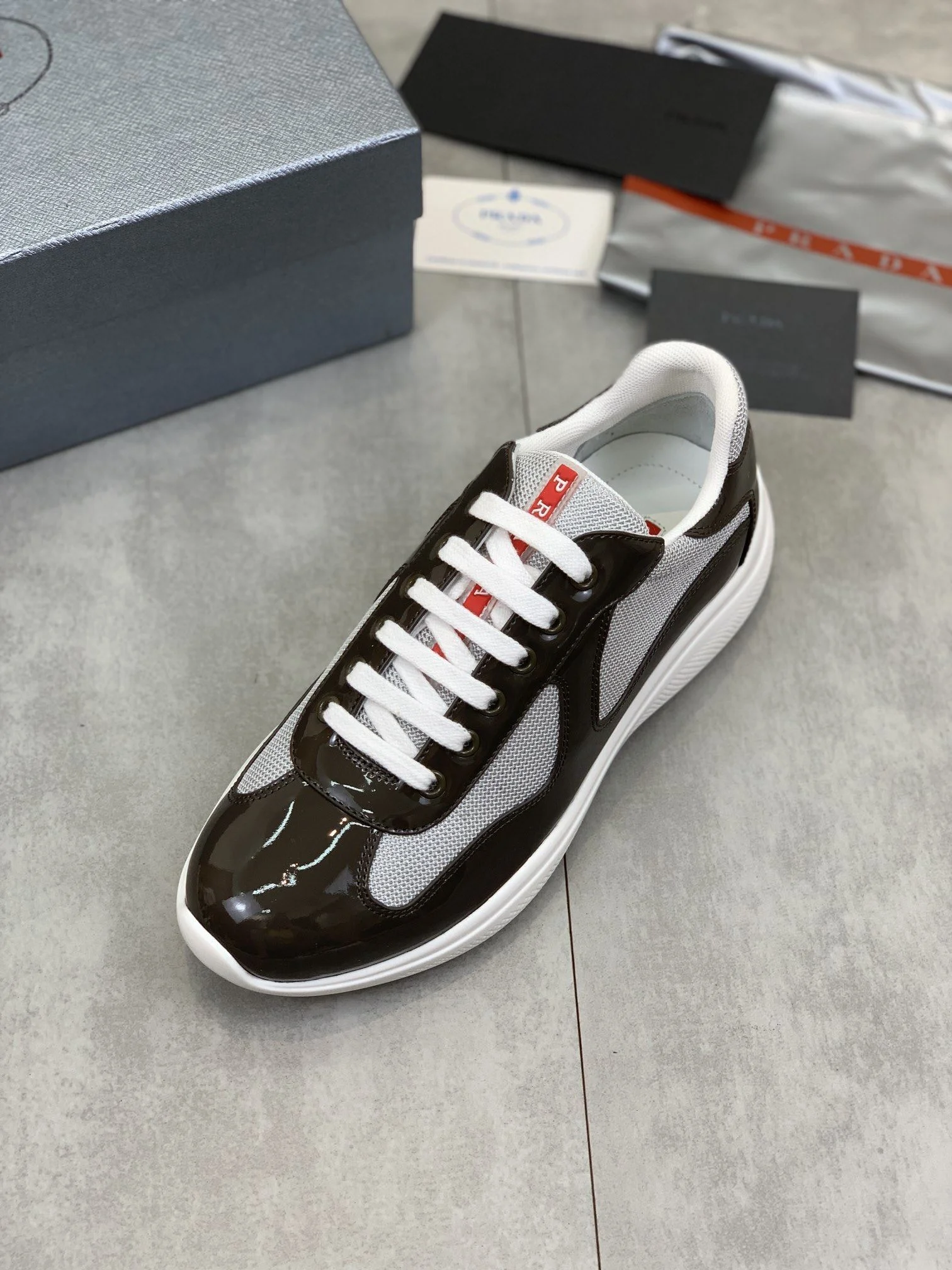 Accurate model Prada Low Shoes