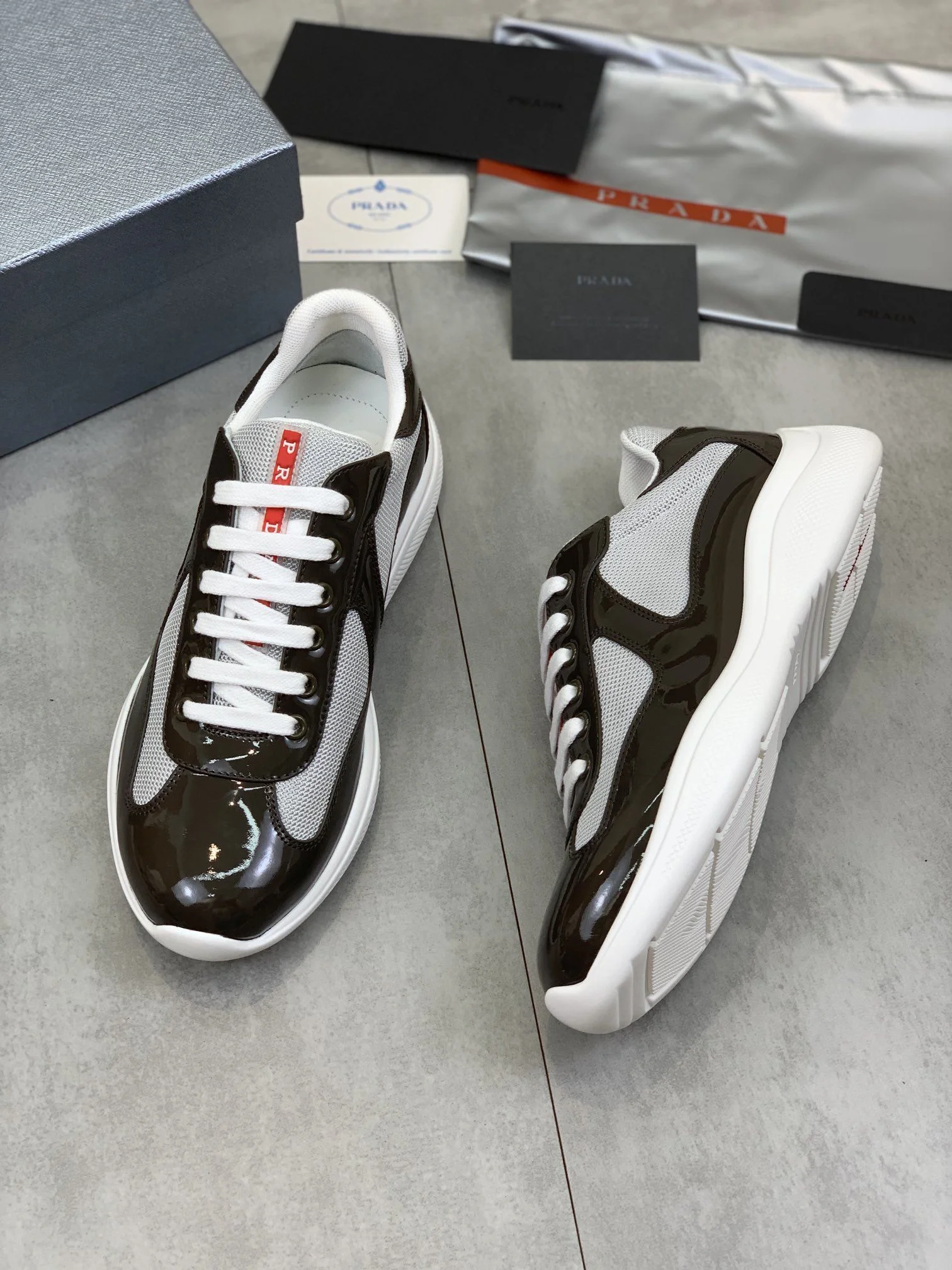 Accurate model Prada Low Shoes