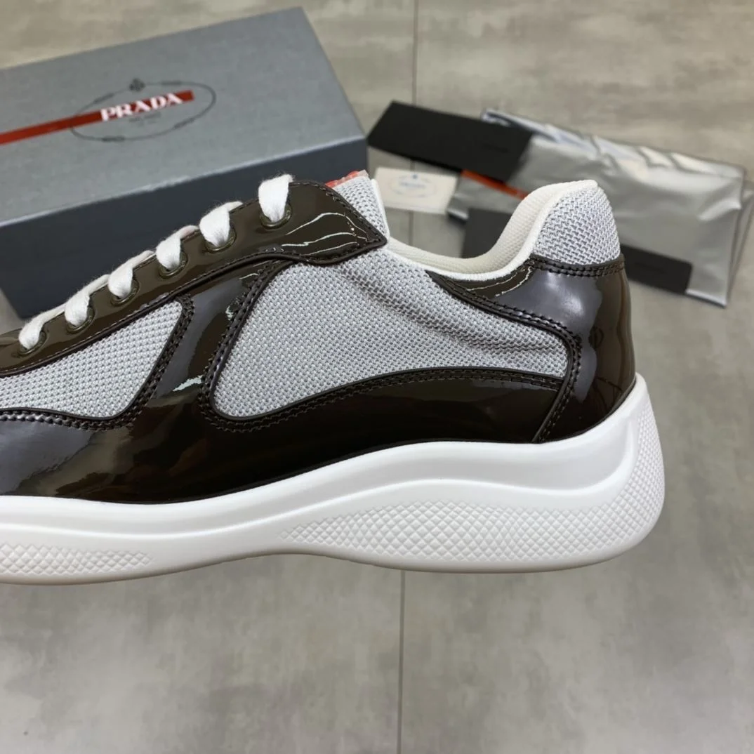 Accurate model Prada Low Shoes