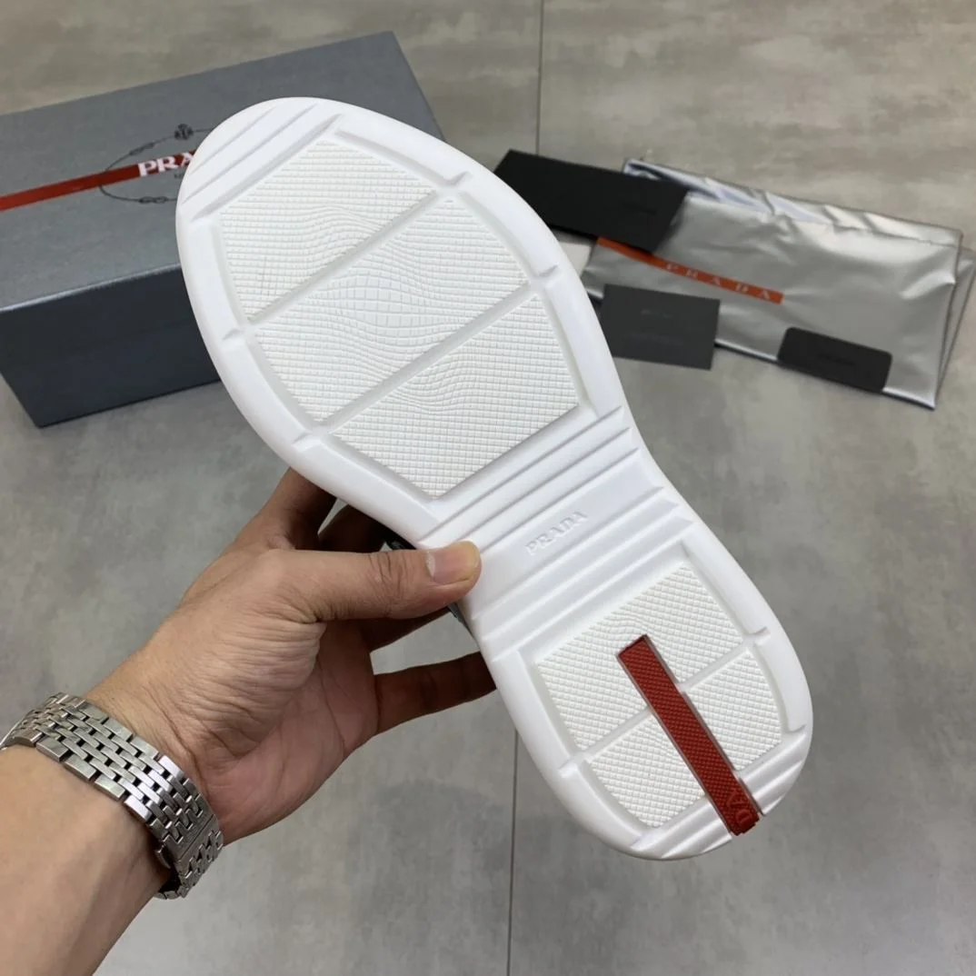 Accurate model Prada Low Shoes