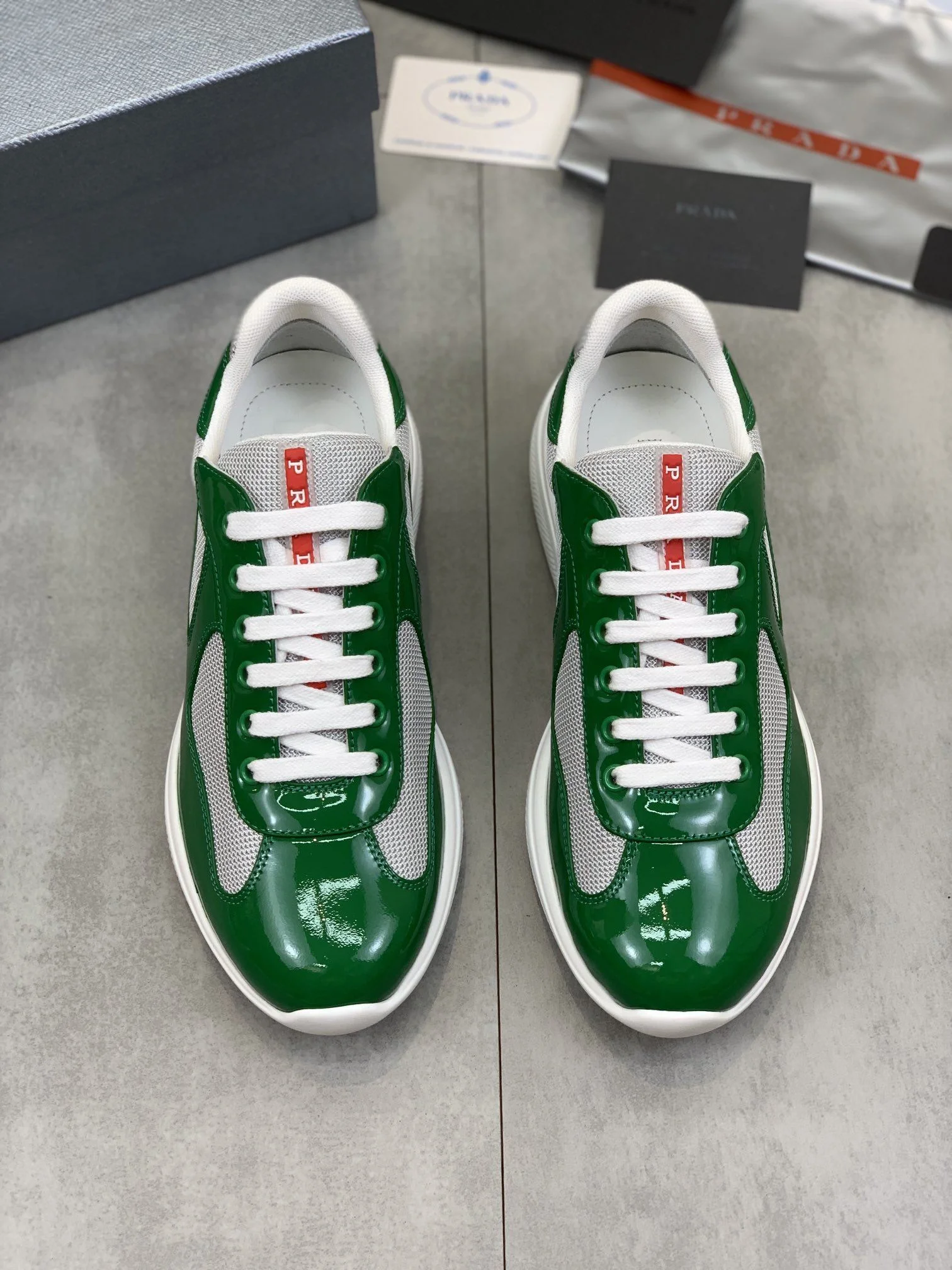 Accurate model Prada Low Shoes