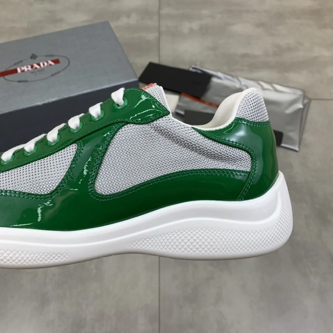 Accurate model Prada Low Shoes