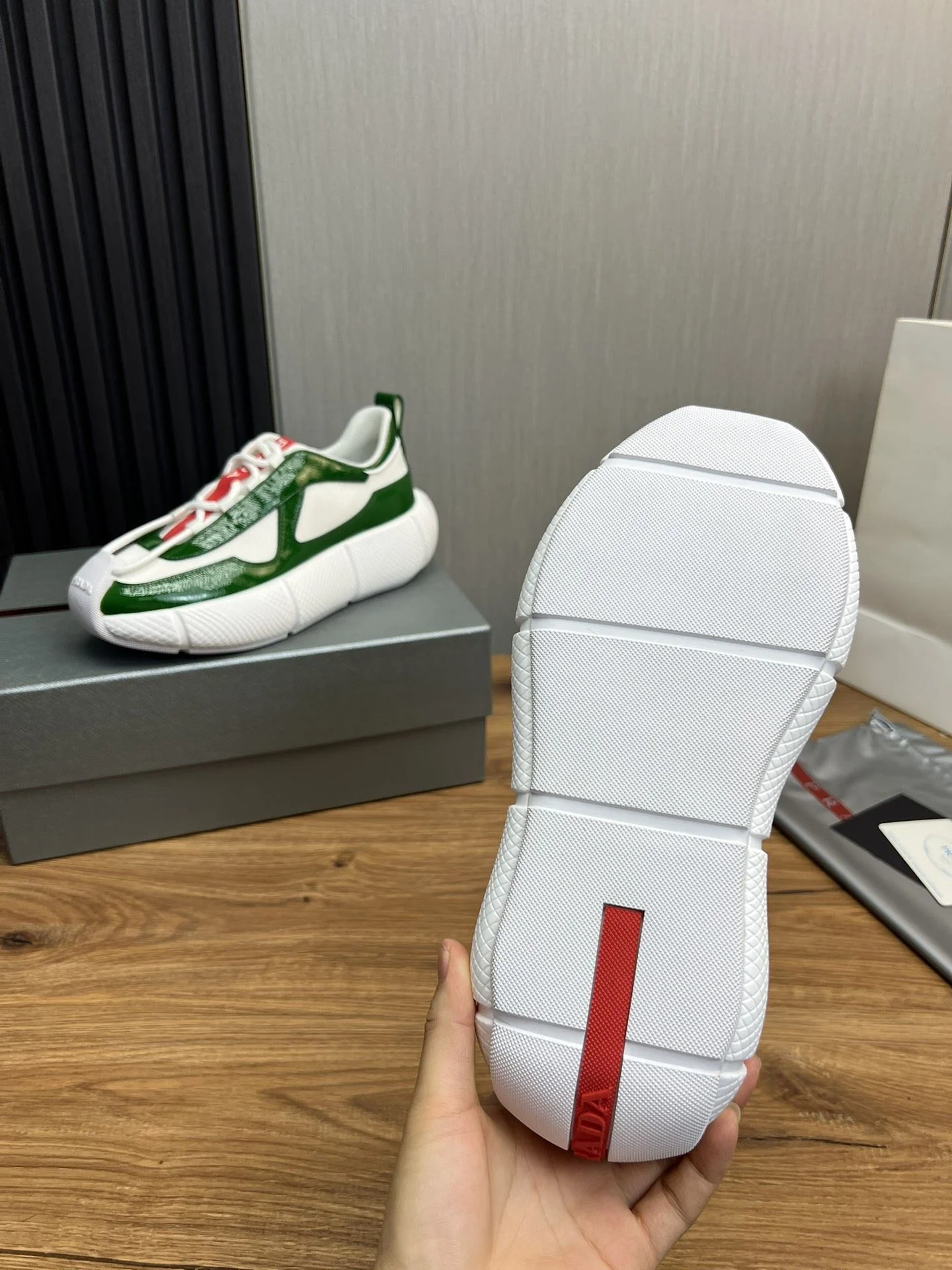 Accurate model Prada Low Shoes