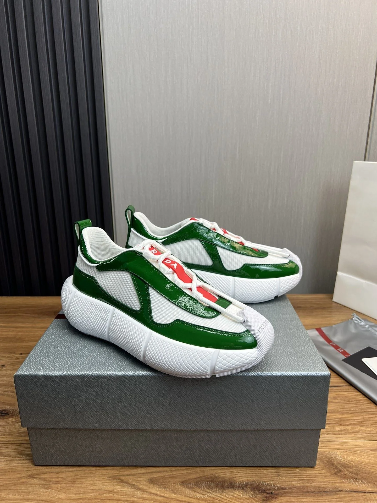Accurate model Prada Low Shoes