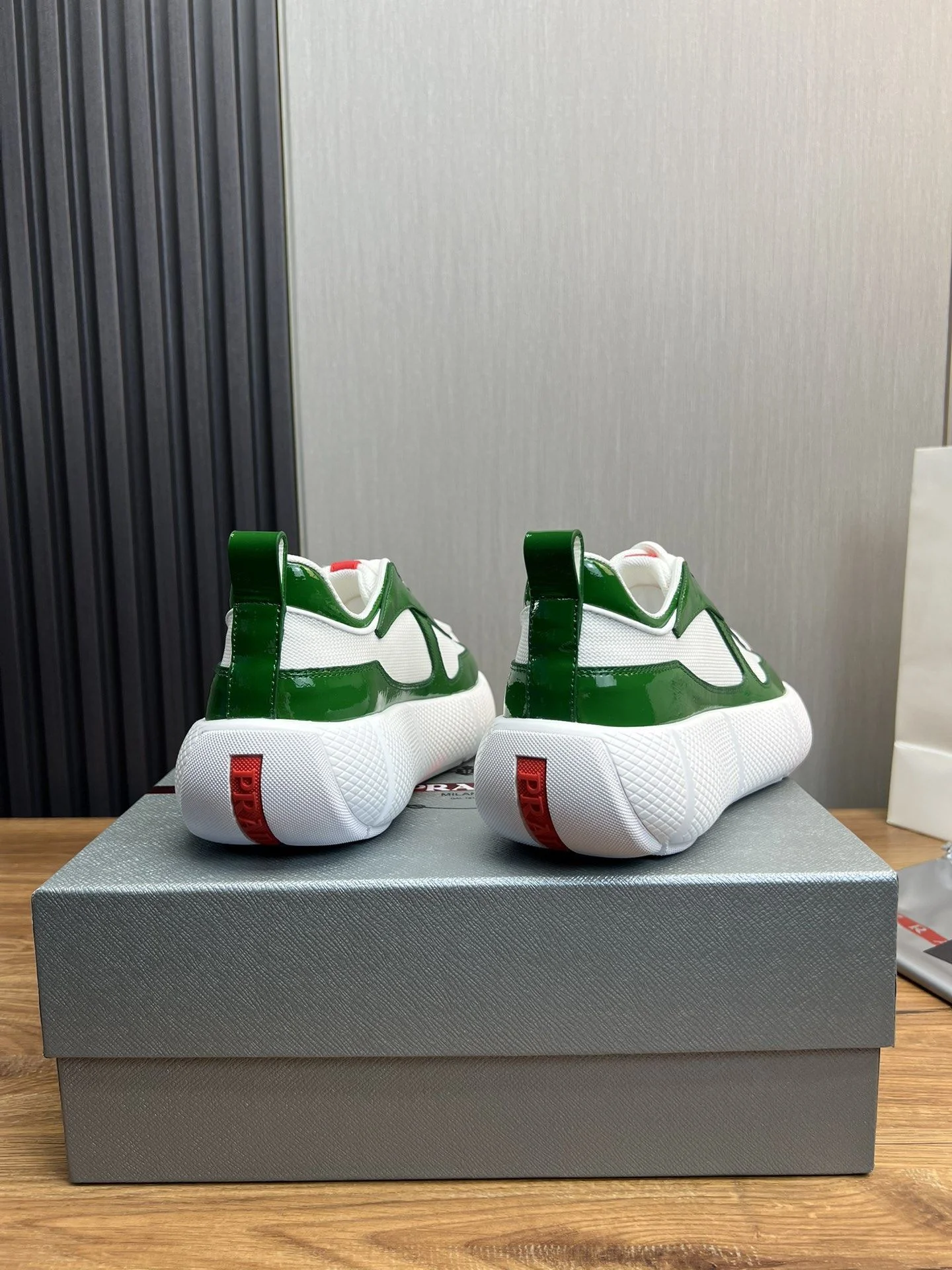 Accurate model Prada Low Shoes