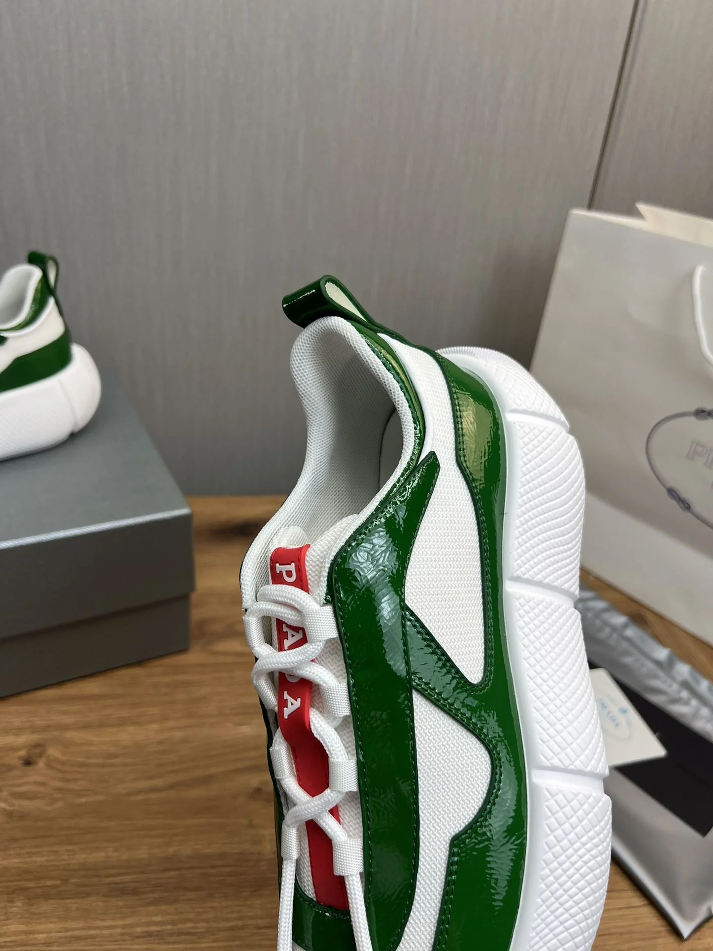 Accurate model Prada Low Shoes