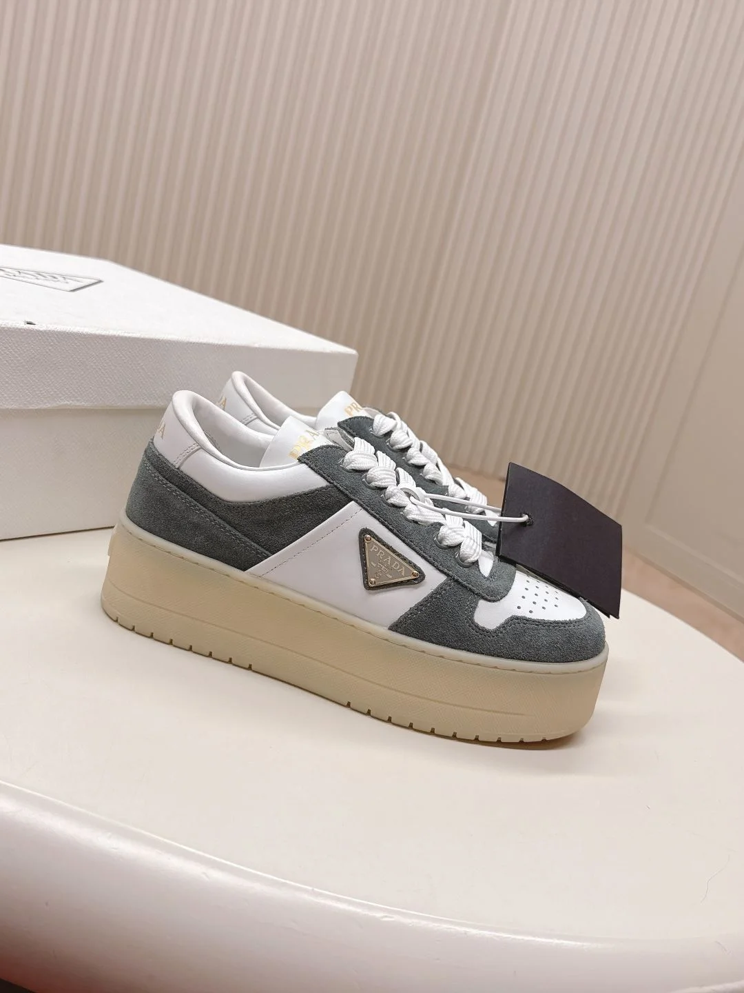 Accurate model Prada Low Shoes