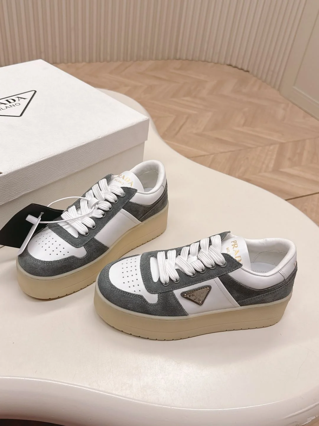 Accurate model Prada Low Shoes