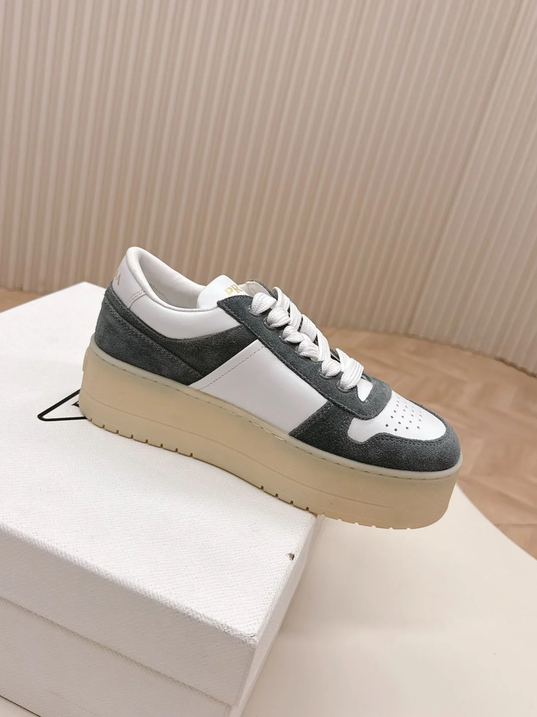 Accurate model Prada Low Shoes