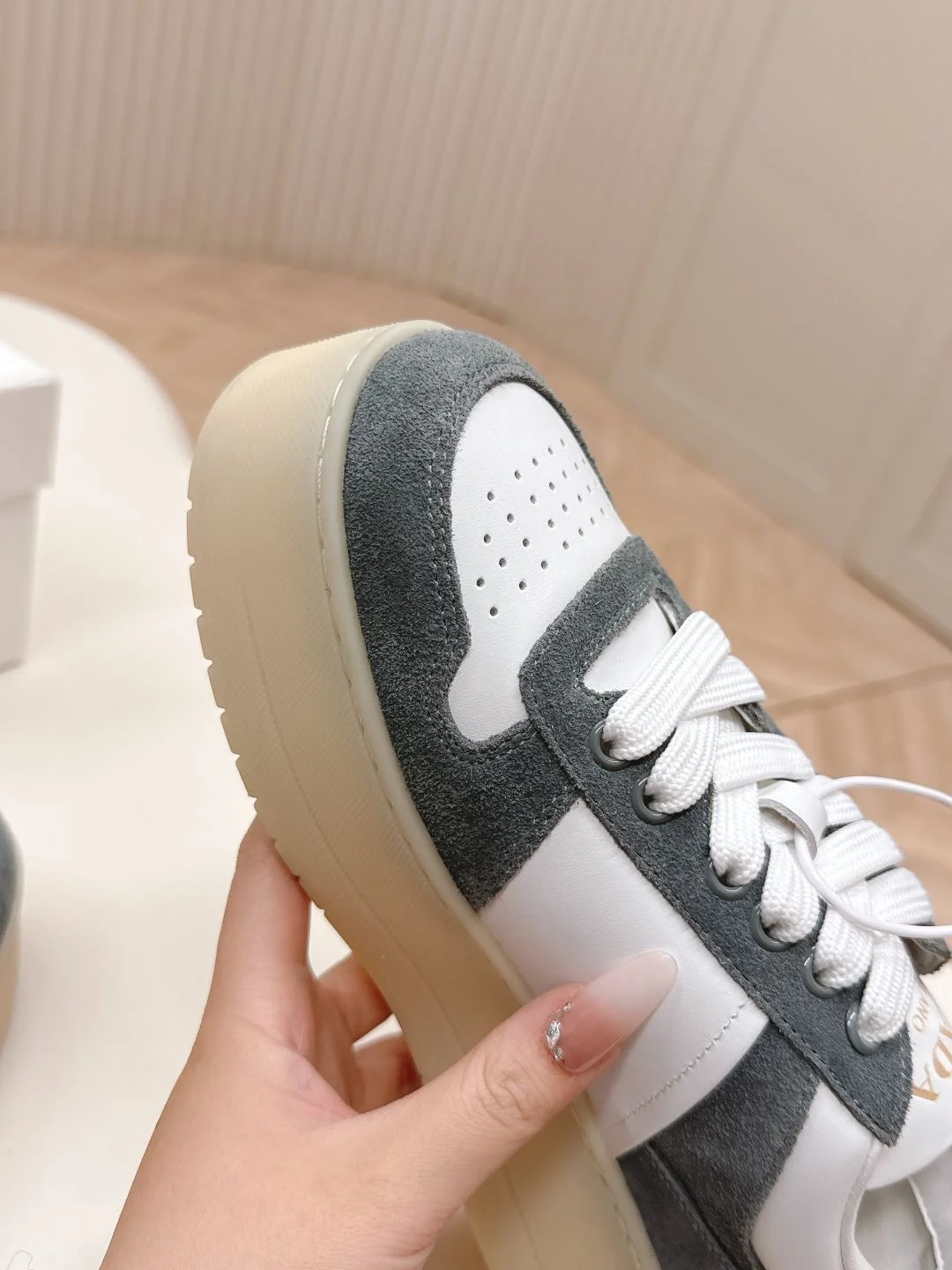 Accurate model Prada Low Shoes