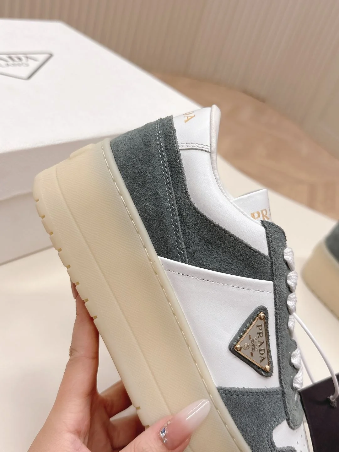 Accurate model Prada Low Shoes