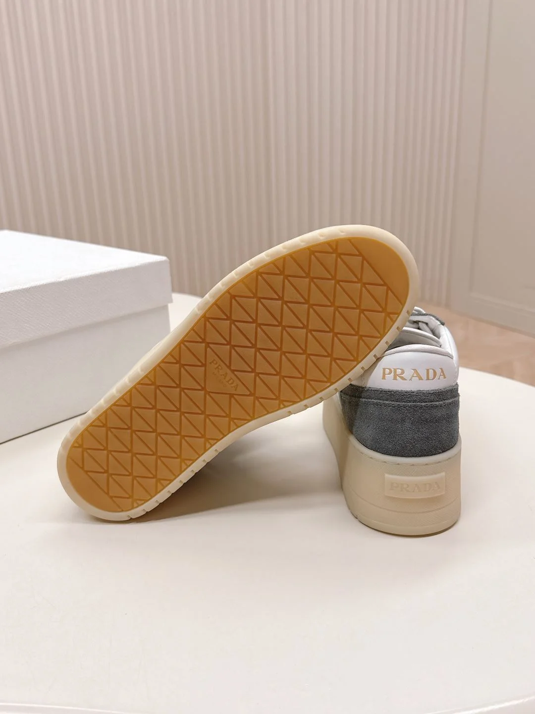 Accurate model Prada Low Shoes