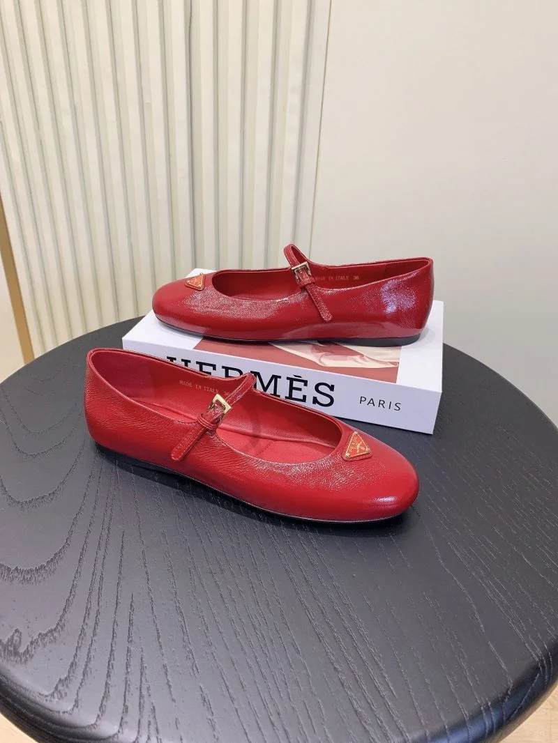 Exact replica Prada Low Shoes