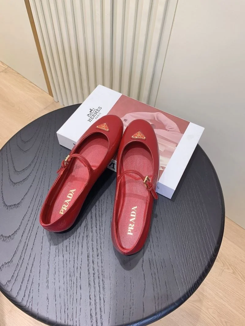 Exact replica Prada Low Shoes