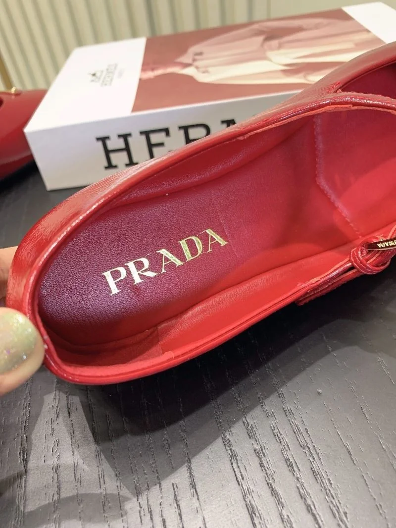 Exact replica Prada Low Shoes