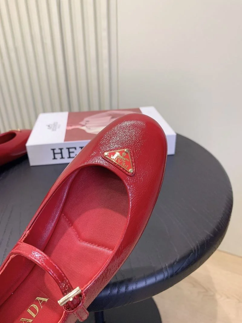Exact replica Prada Low Shoes
