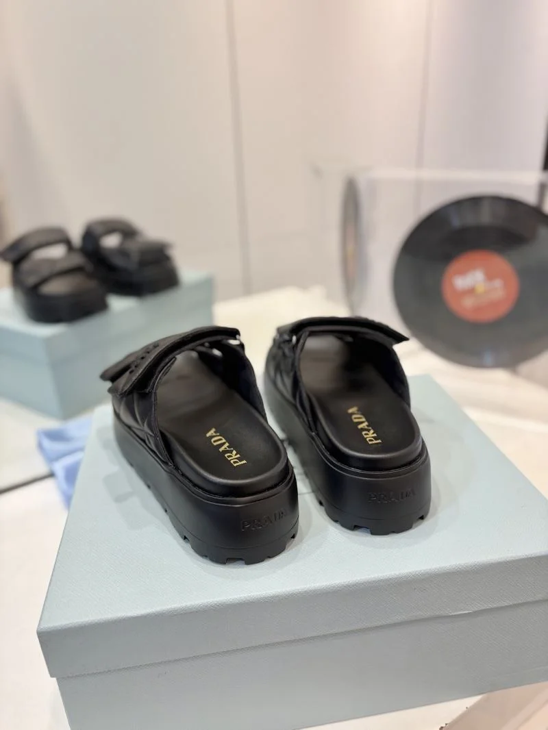 Top match Prada Sandals