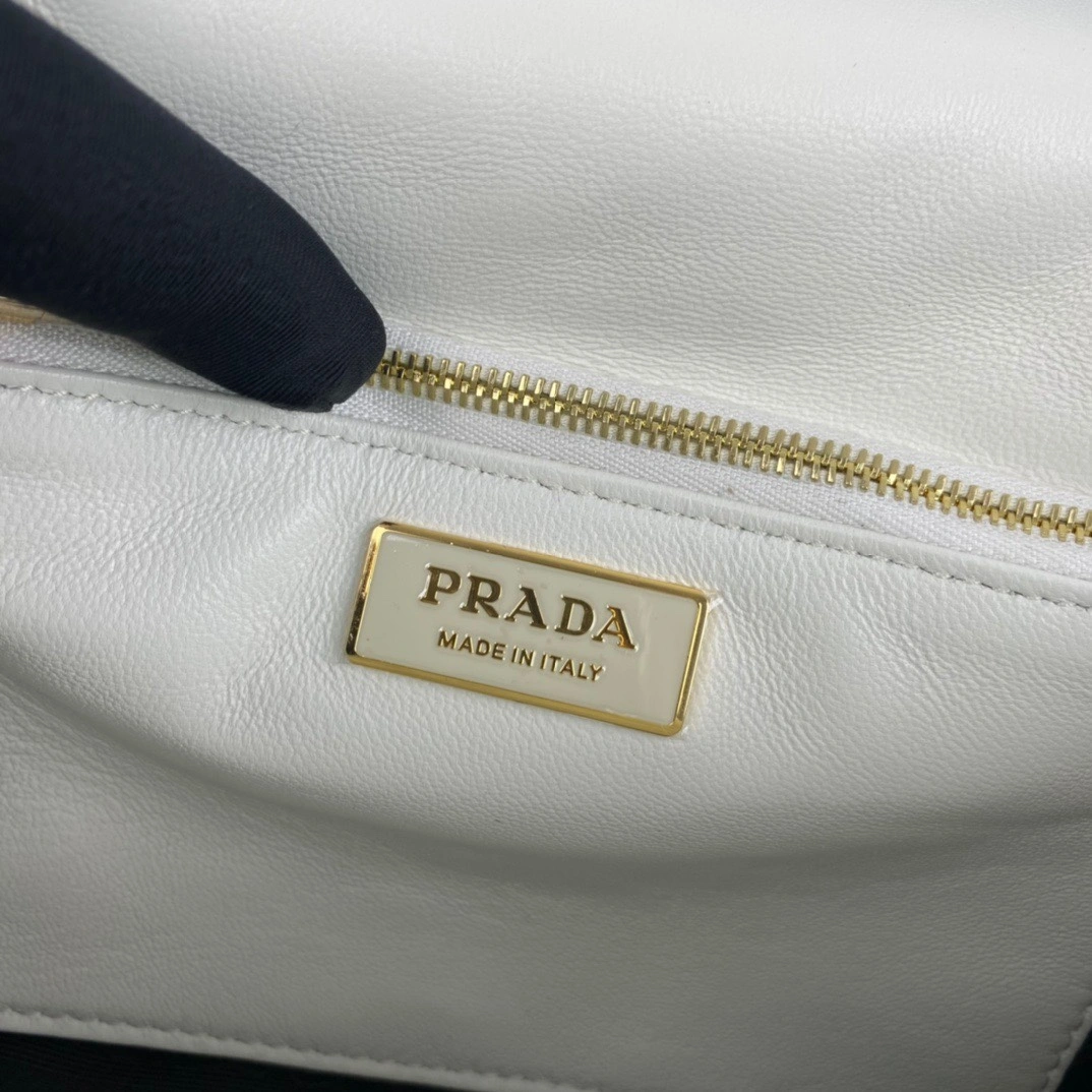 Accurate model Prada Satchel Bags