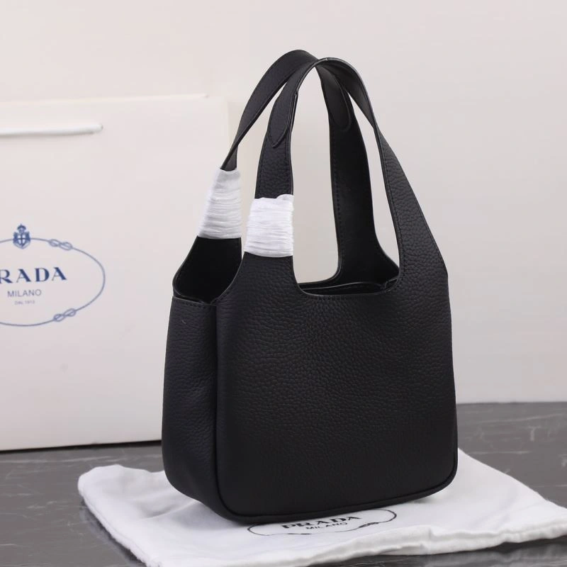Accurate model Prada Shopping Bags