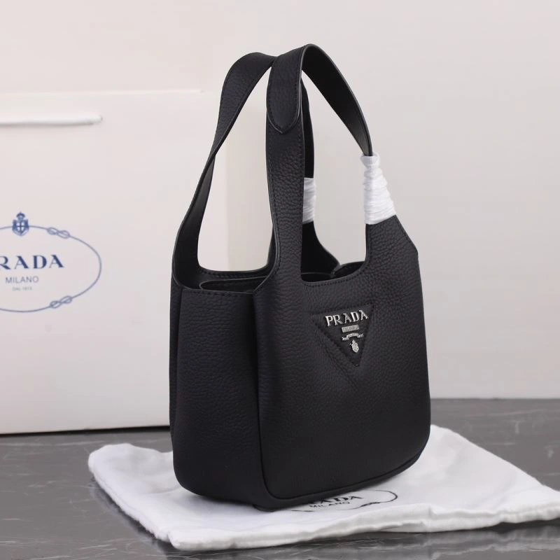 Accurate model Prada Shopping Bags