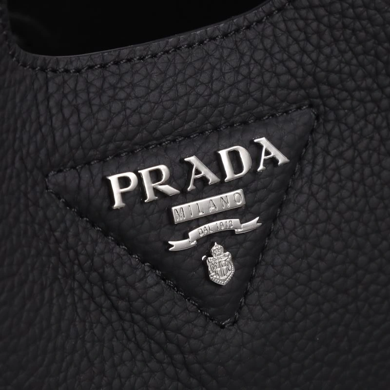 Accurate model Prada Shopping Bags