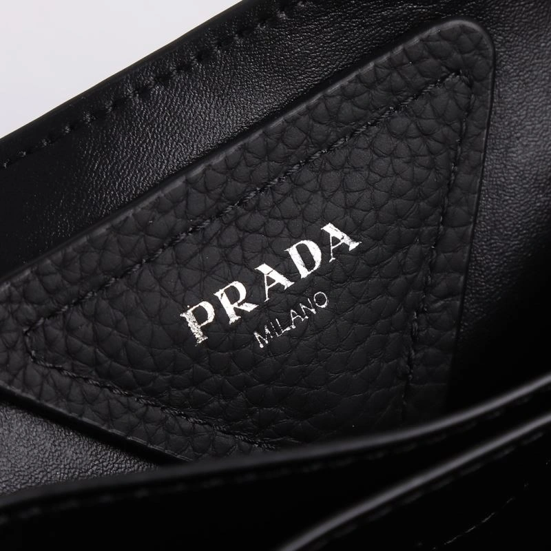 Accurate model Prada Shopping Bags