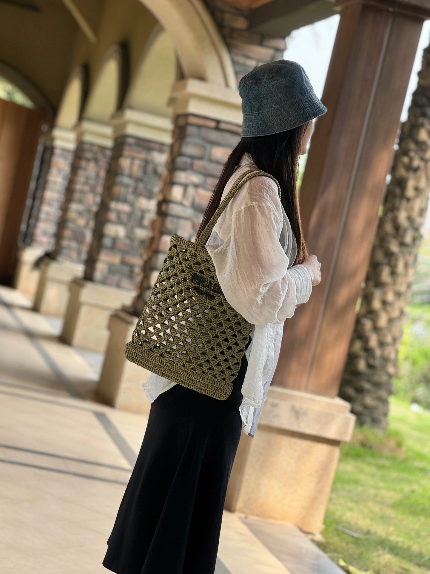 Accurate model Prada Shopping Bags