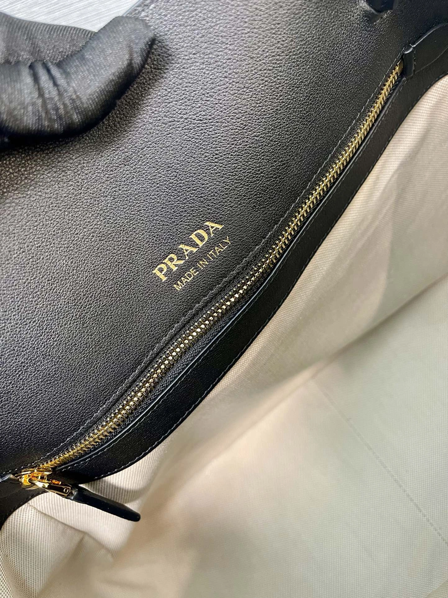 Inexpensive Prada Shopping Bags