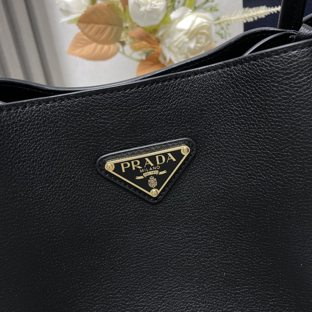 High fidelity Prada Shopping Bags