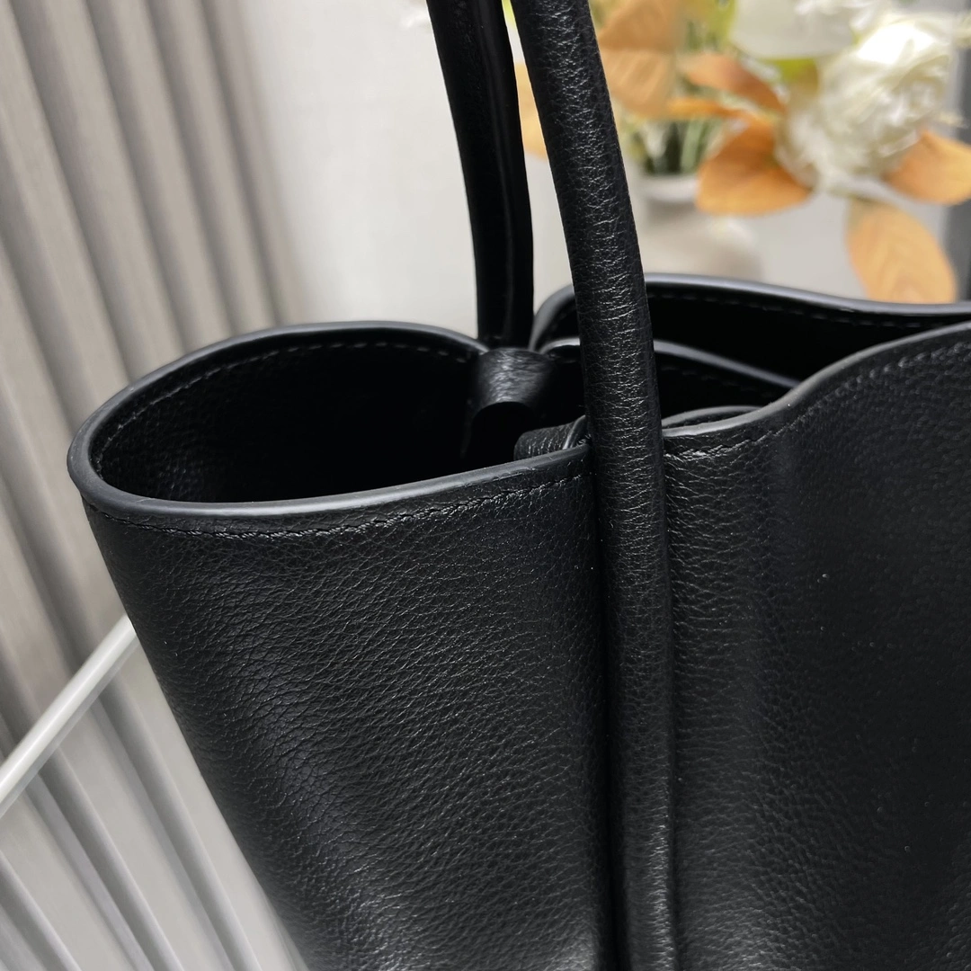 High fidelity Prada Shopping Bags