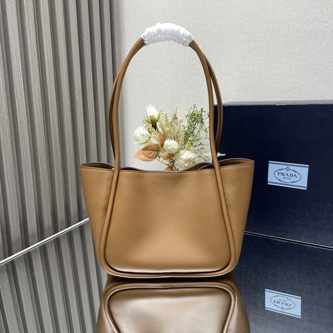 Low-cost Prada Shopping Bags