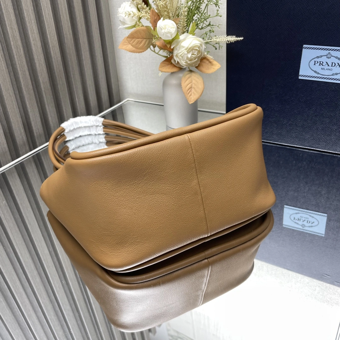 Low-cost Prada Shopping Bags