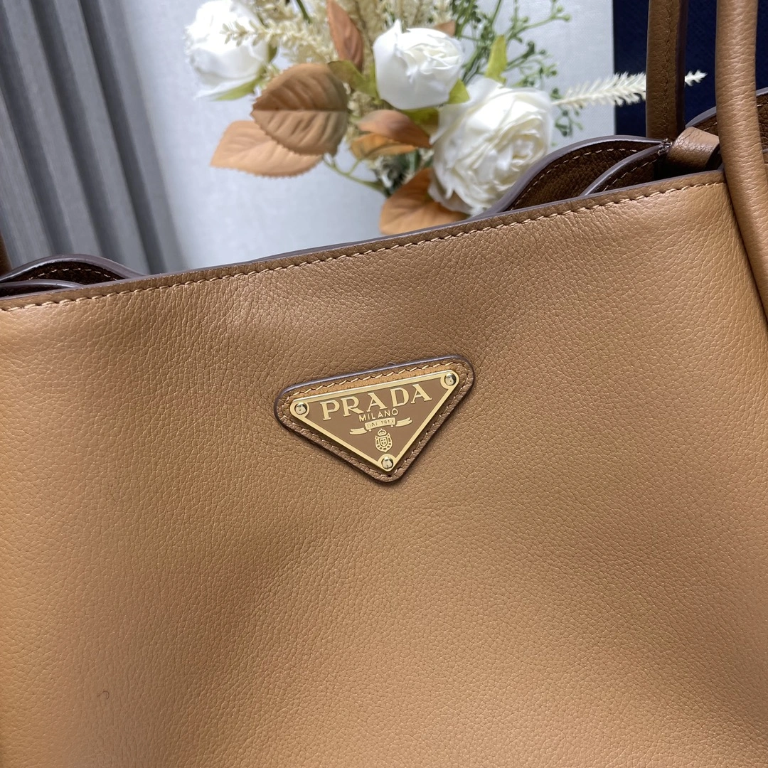 Low-cost Prada Shopping Bags
