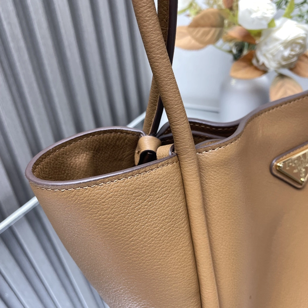 Low-cost Prada Shopping Bags