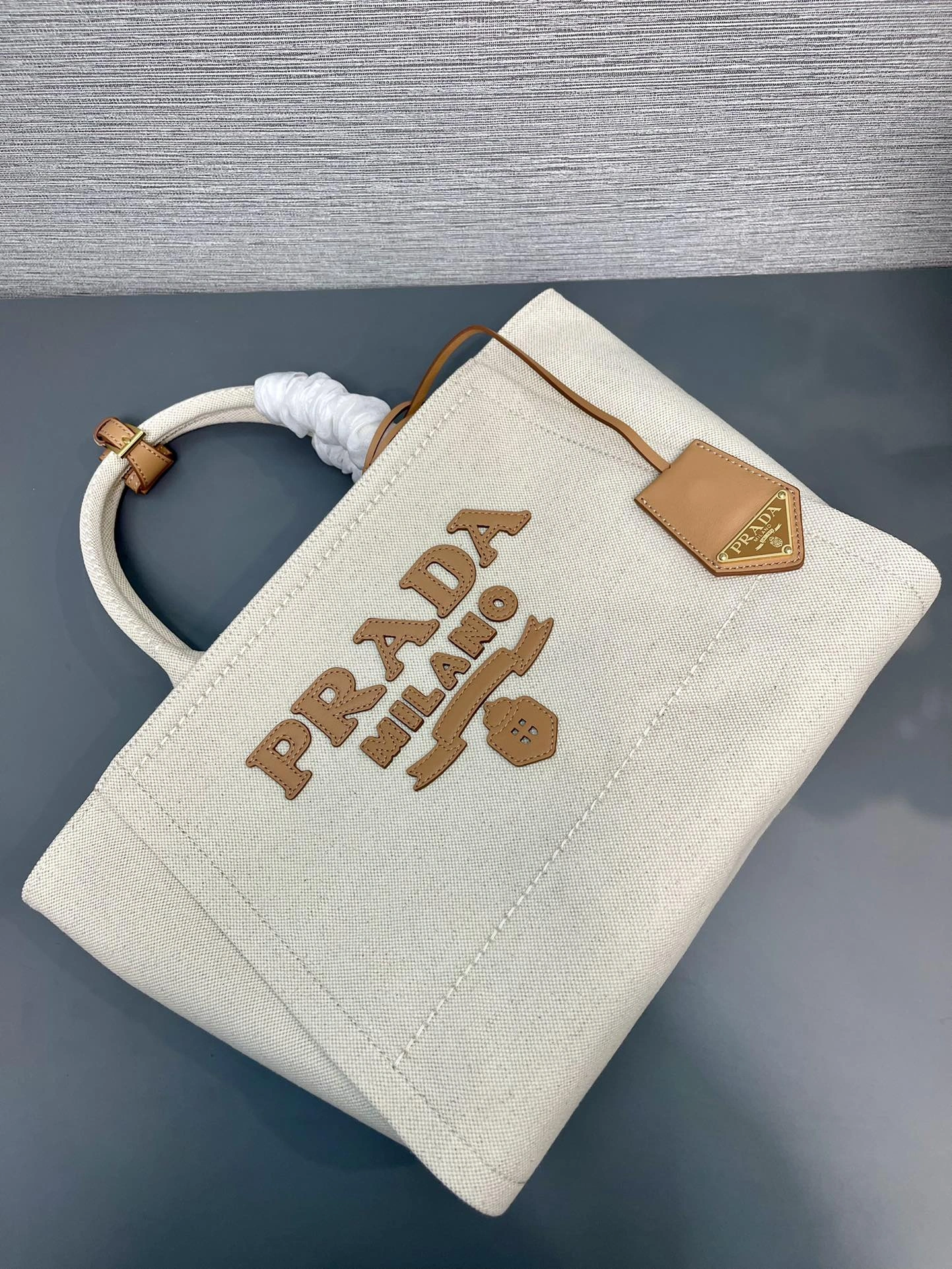High fidelity Prada Shopping Bags