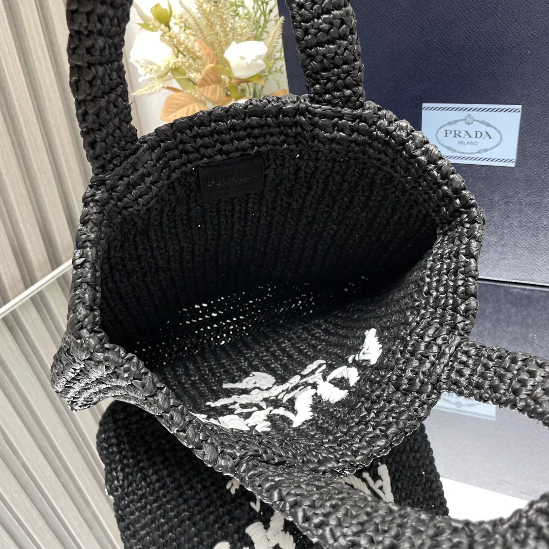 Top match Prada Shopping Bags