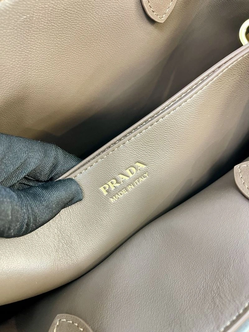 Top match Prada Shopping Bags