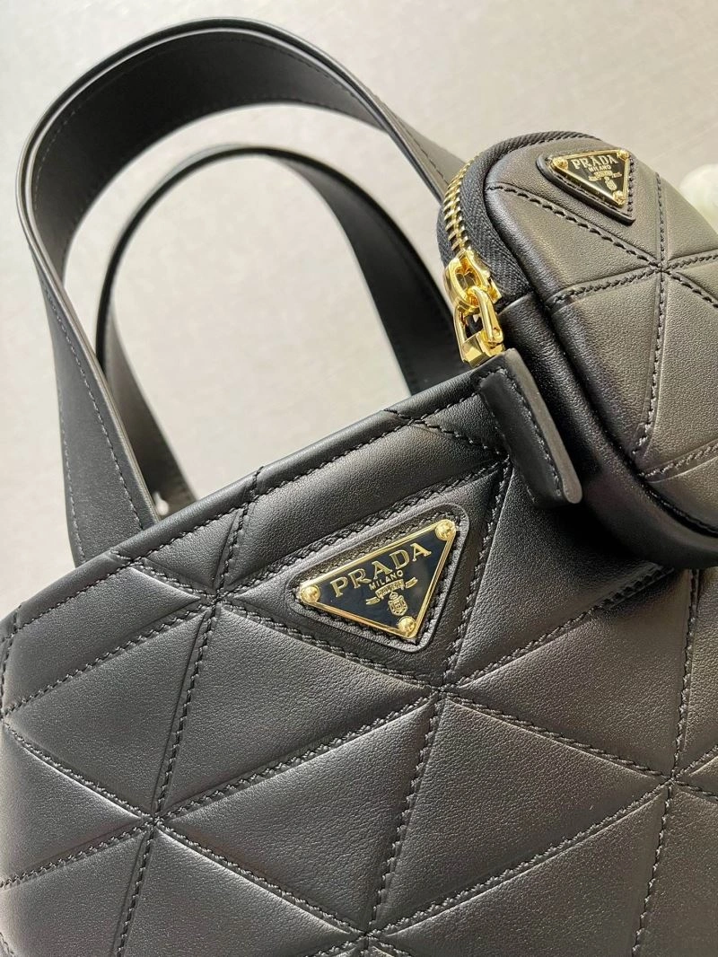 Accurate model Prada Shopping Bags