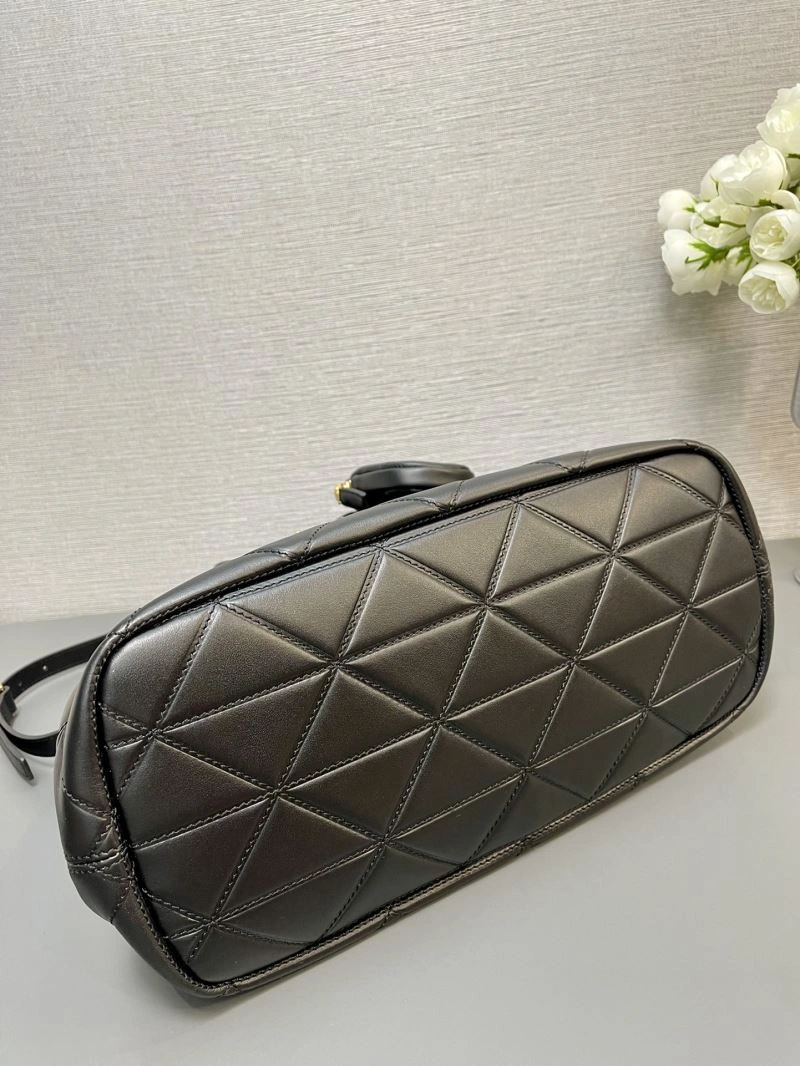 Accurate model Prada Shopping Bags